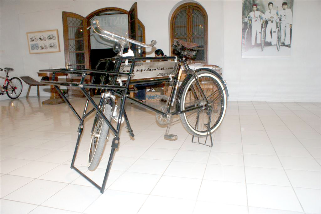 KORAN JOGJA: = Pameran Pit Onthel 2010. INDISCHE FIETSEN. Bentara ...