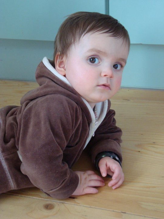 I have a neutral facial expression: MIA HAS A NEUTRAL FACIAL EXPRESSION