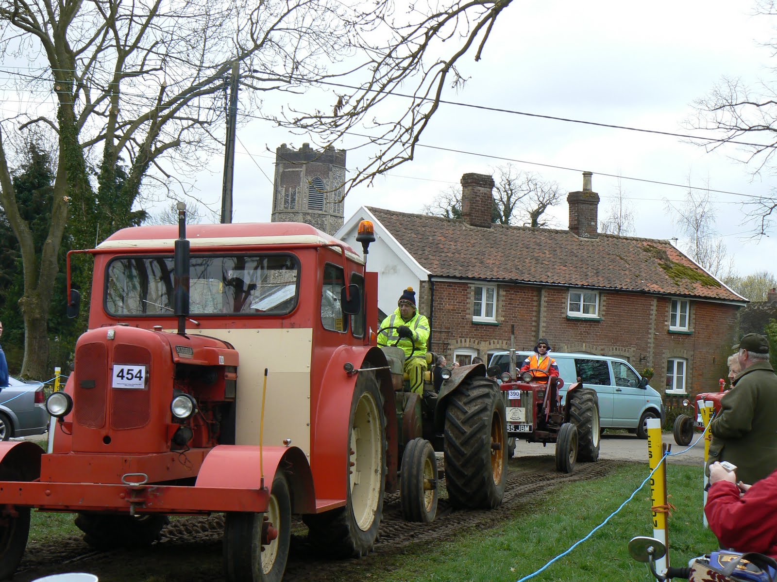Old Buckenham blog: Veteran tractor road run