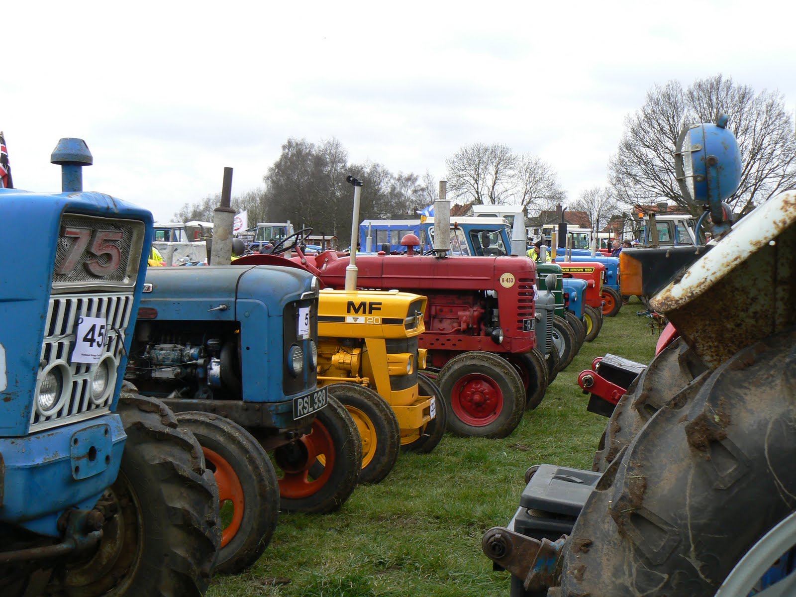 Old Buckenham blog: Veteran tractor road run