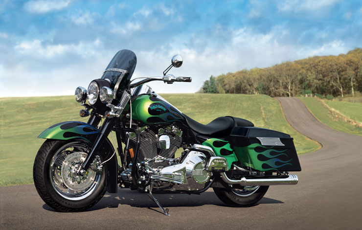MOTORCYCLE: Harley Davidson Road King