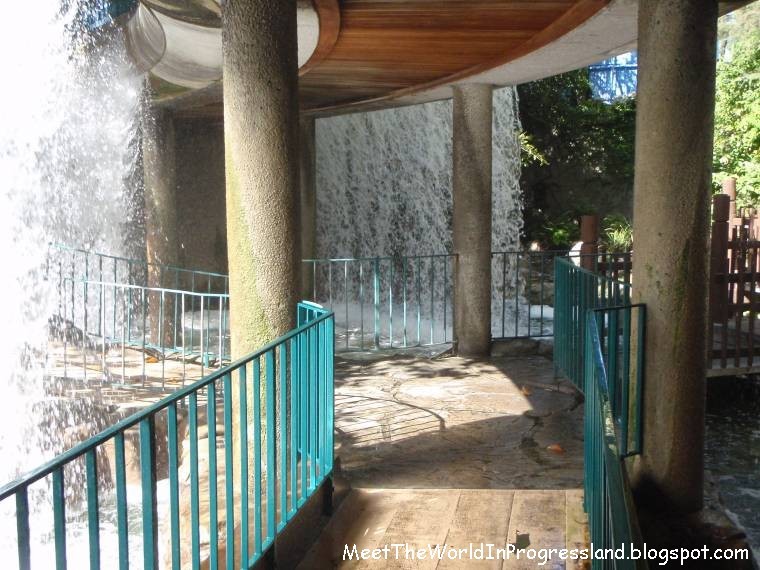 Meet The World: The Disneyland Hotel: Part 1 - Waterfalls and Caves