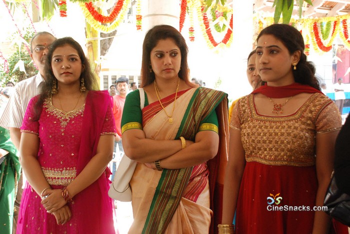 cute photos: Actress Yuvarani new photos