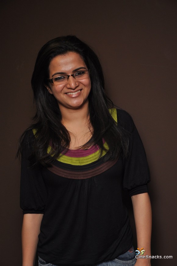 cute photos: Divya Darshini Vijay TV Anchor Photos