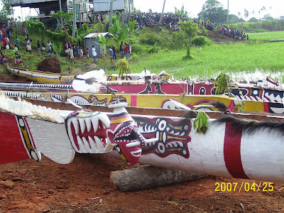 AROUND PAPUA NEW GUINEA: The canoe culture of the Gogodala people