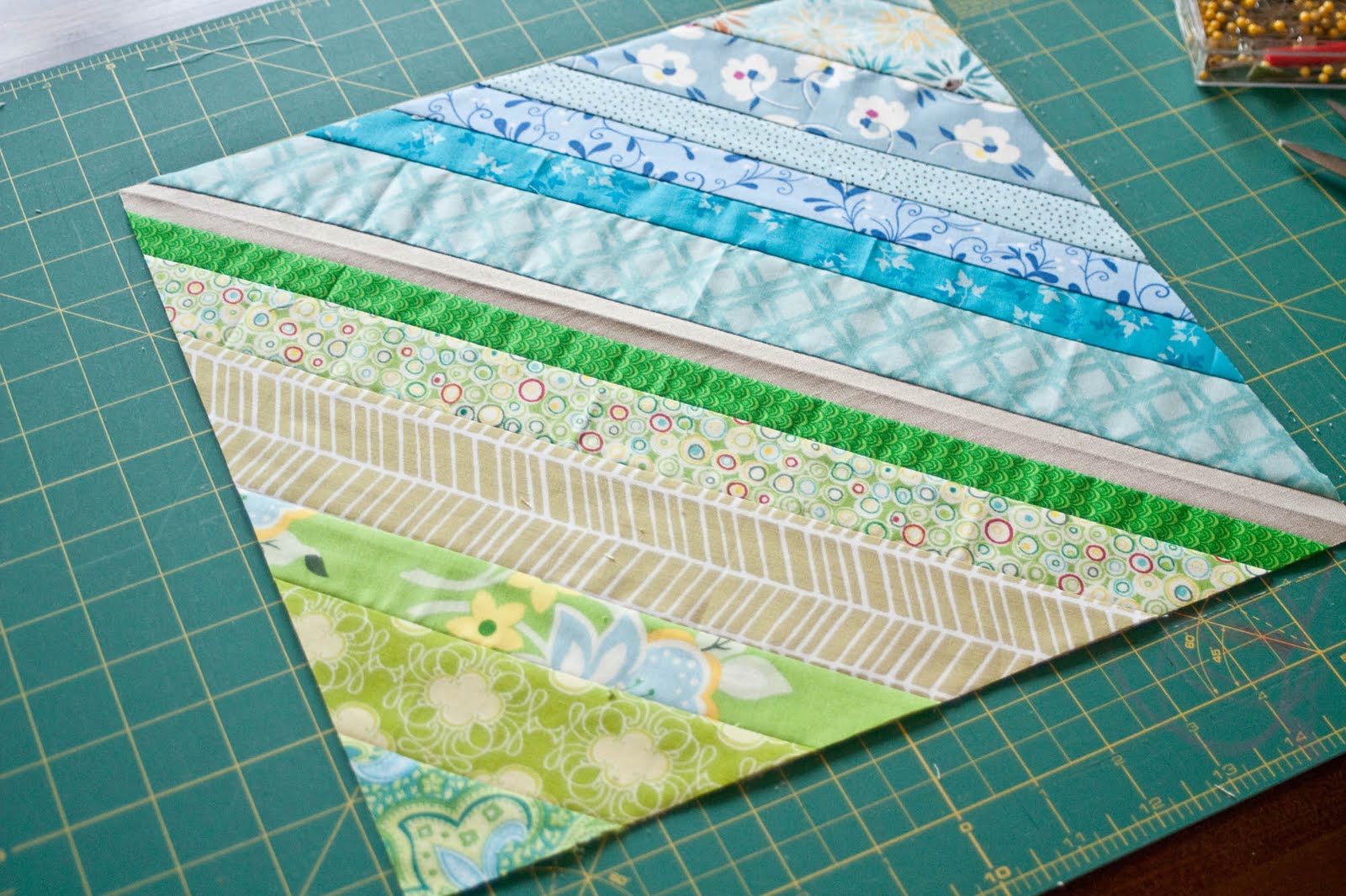 Belle + Bee: TUTORIAL - String Pieced Quilt Block