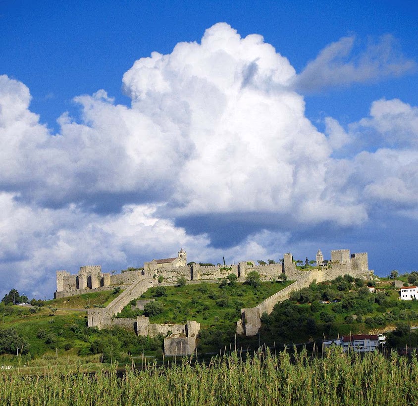 Contos e lendas da Era Medieval: O velho abade cruzado e o jovem traidor