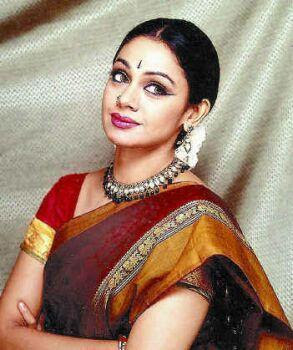 CELEBRITY HUB: Lalitha, Ragini, Padmini ...Travancore Sisters Profile