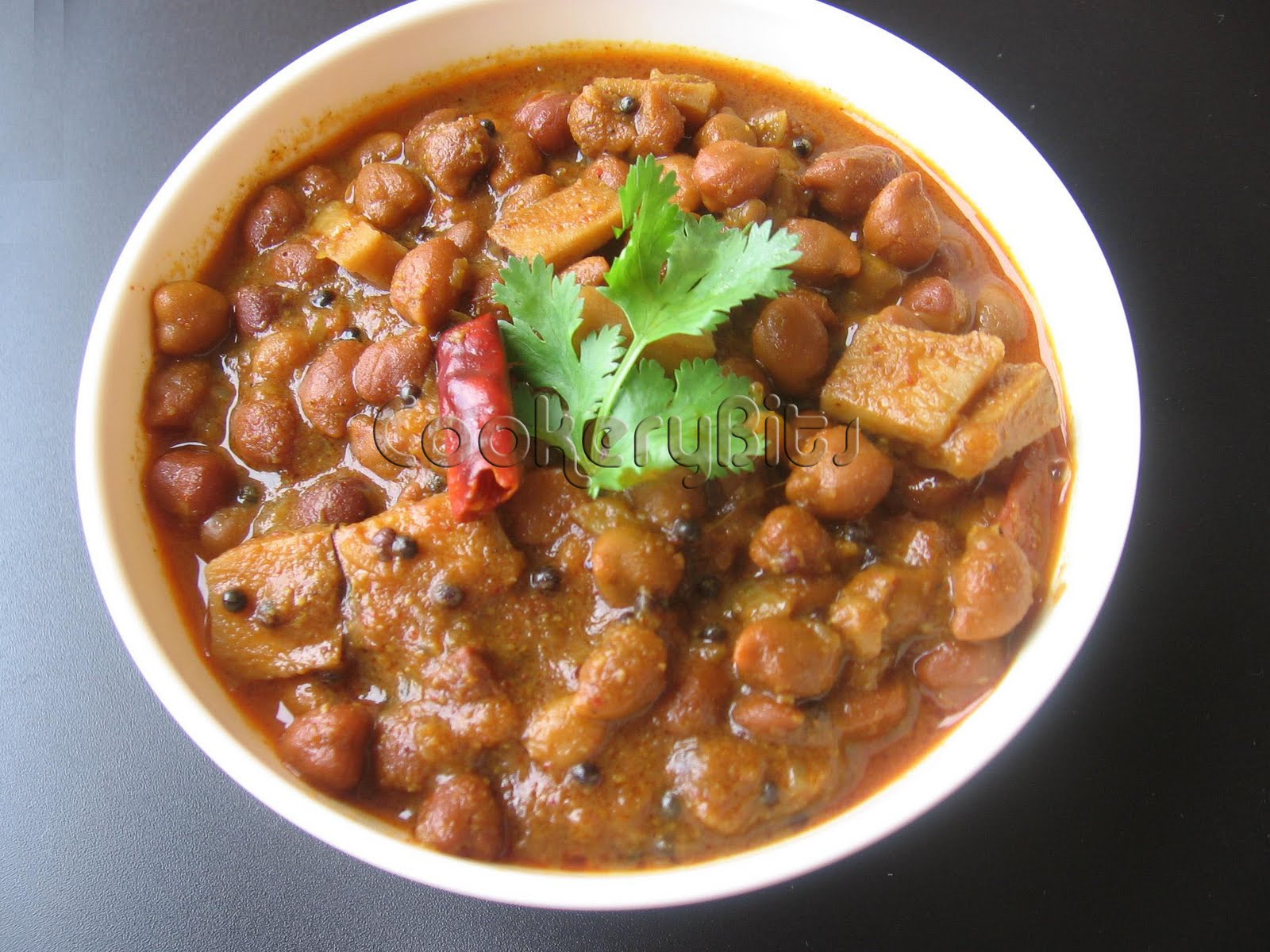 Cookery Bits: Varutharacha Kadala - Black Chickpeas Curry