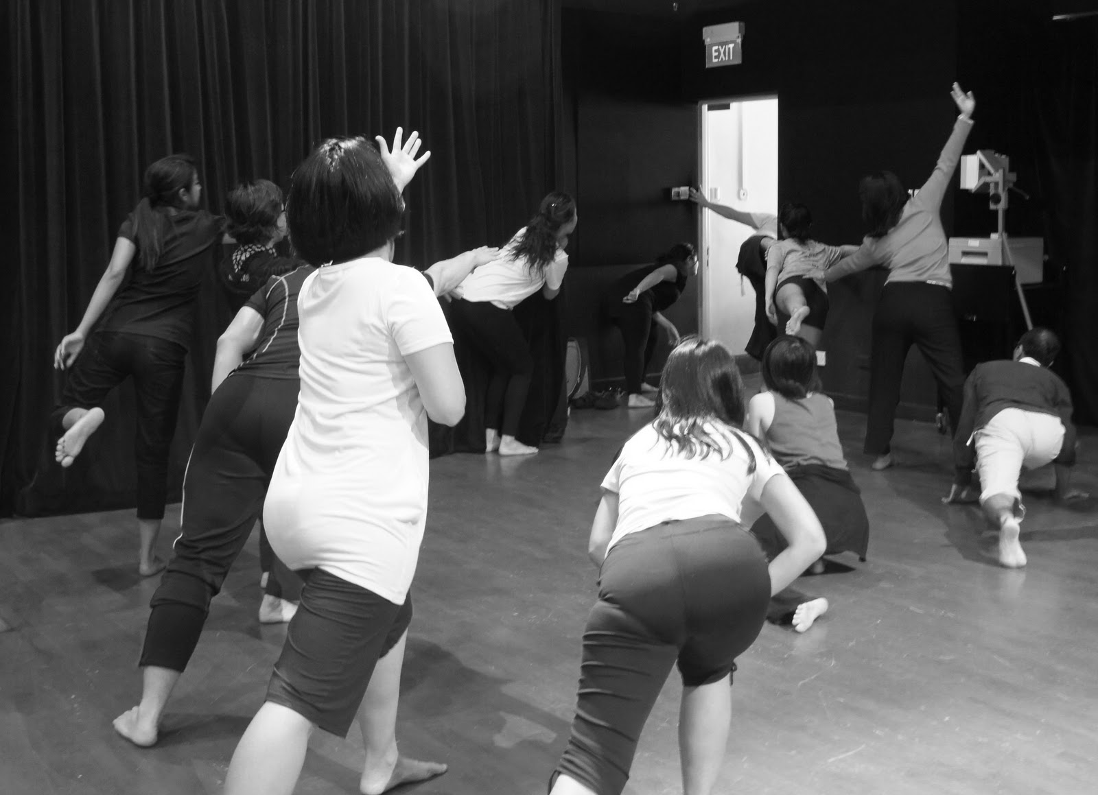 Create-teeth(Creative)-Buzz: mORPm- Physical Theatre @ NIE 6th Dec10