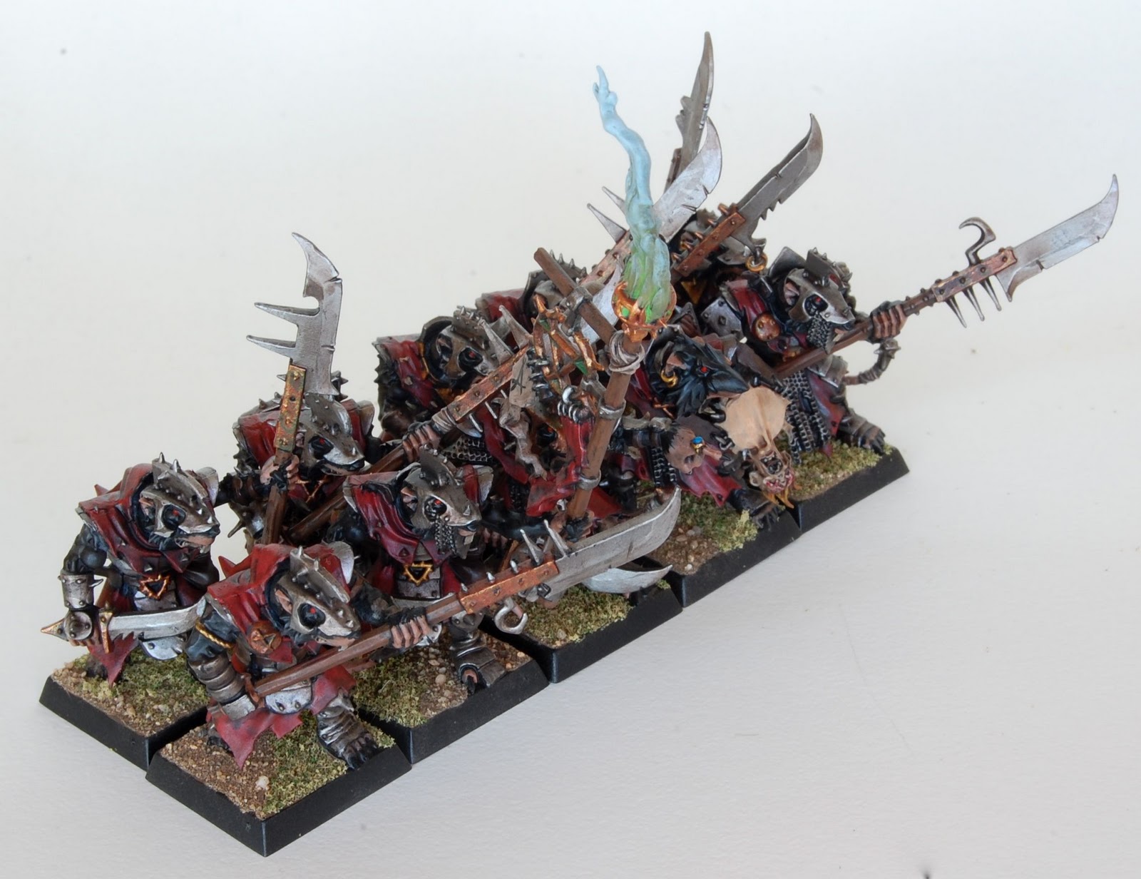 Awakening Ynnead: Stormvermin with Converted Standard Bearer