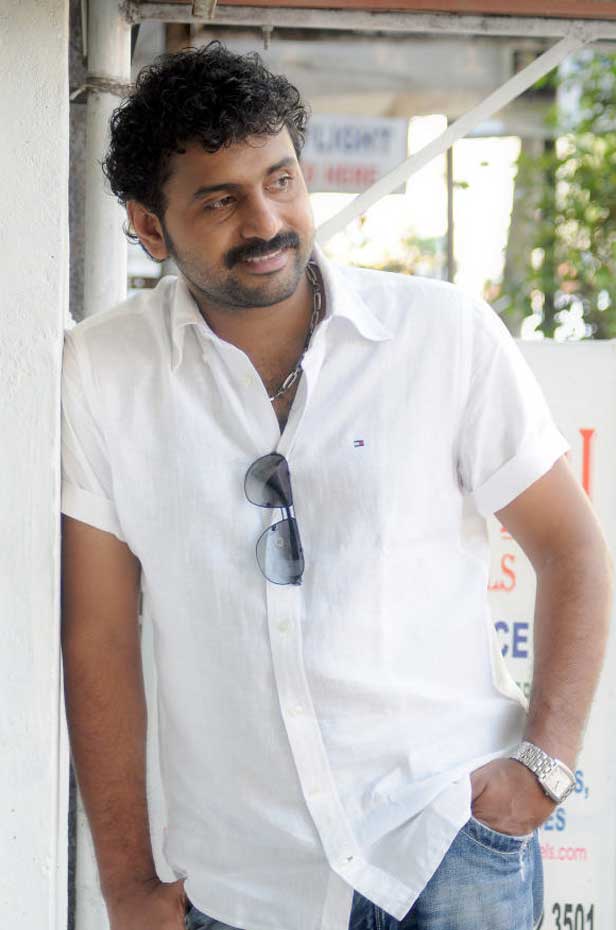 Mynaa Movie Actor Sethu Stills, Tamil Actor Sethu Photoshoot ...