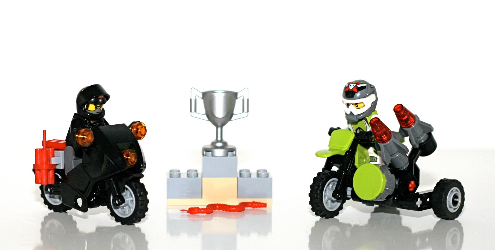 Maniac des LEGO: Review LEGO World Racers : Set 8896 - Le canyon du serpent