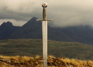 ESTAMOS EN PIE DE GUERRA: LA ESPADA DE DOBLE FILO