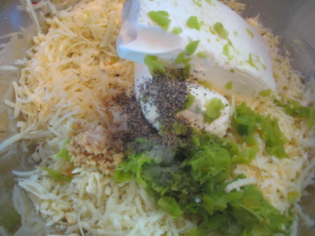 Serving Wenches: Green Chili Cheese Ball ( I love a good Cheese Ball)
