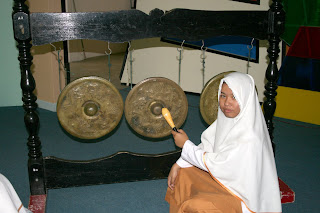 Unique things in Brunei: Sounds of Brunei: Gulingtangan