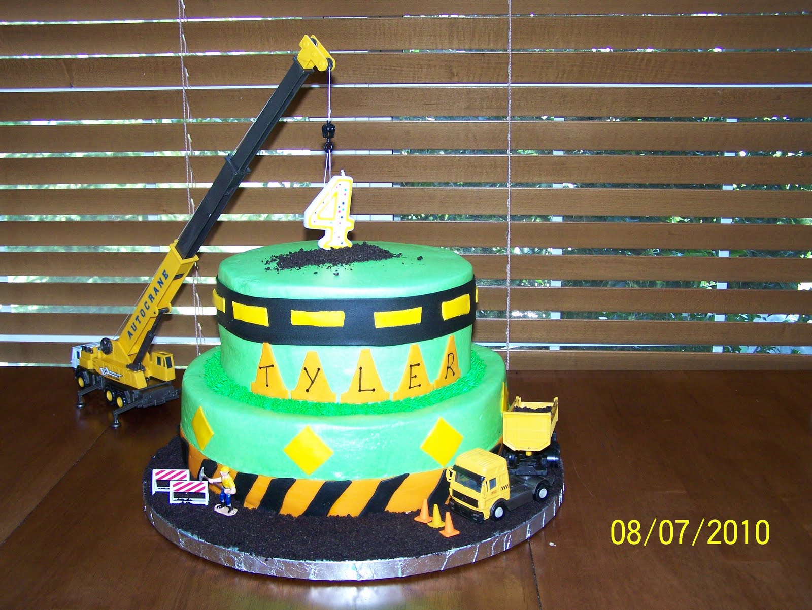 Sweet Pea Cakes: Construction Cake