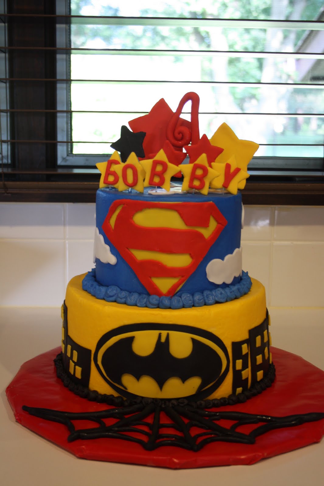 Sweet Pea Cakes: Superhero cake (2)