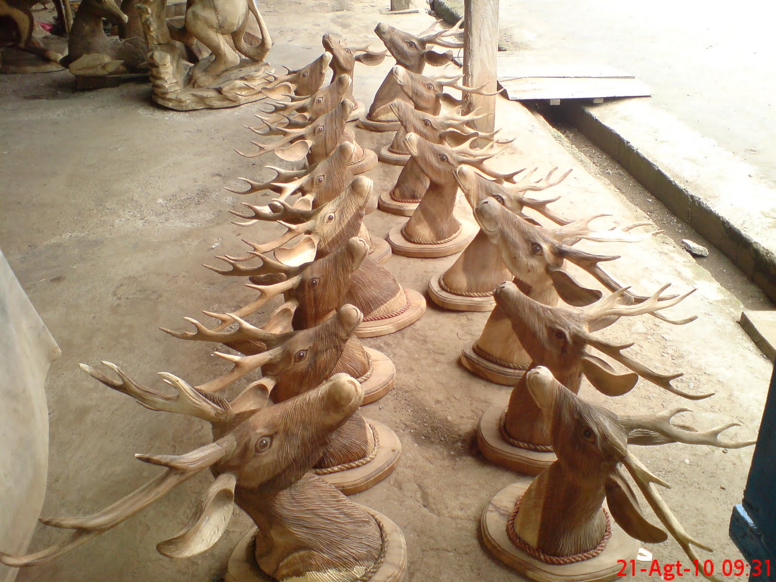 ukir patung: seni ukir