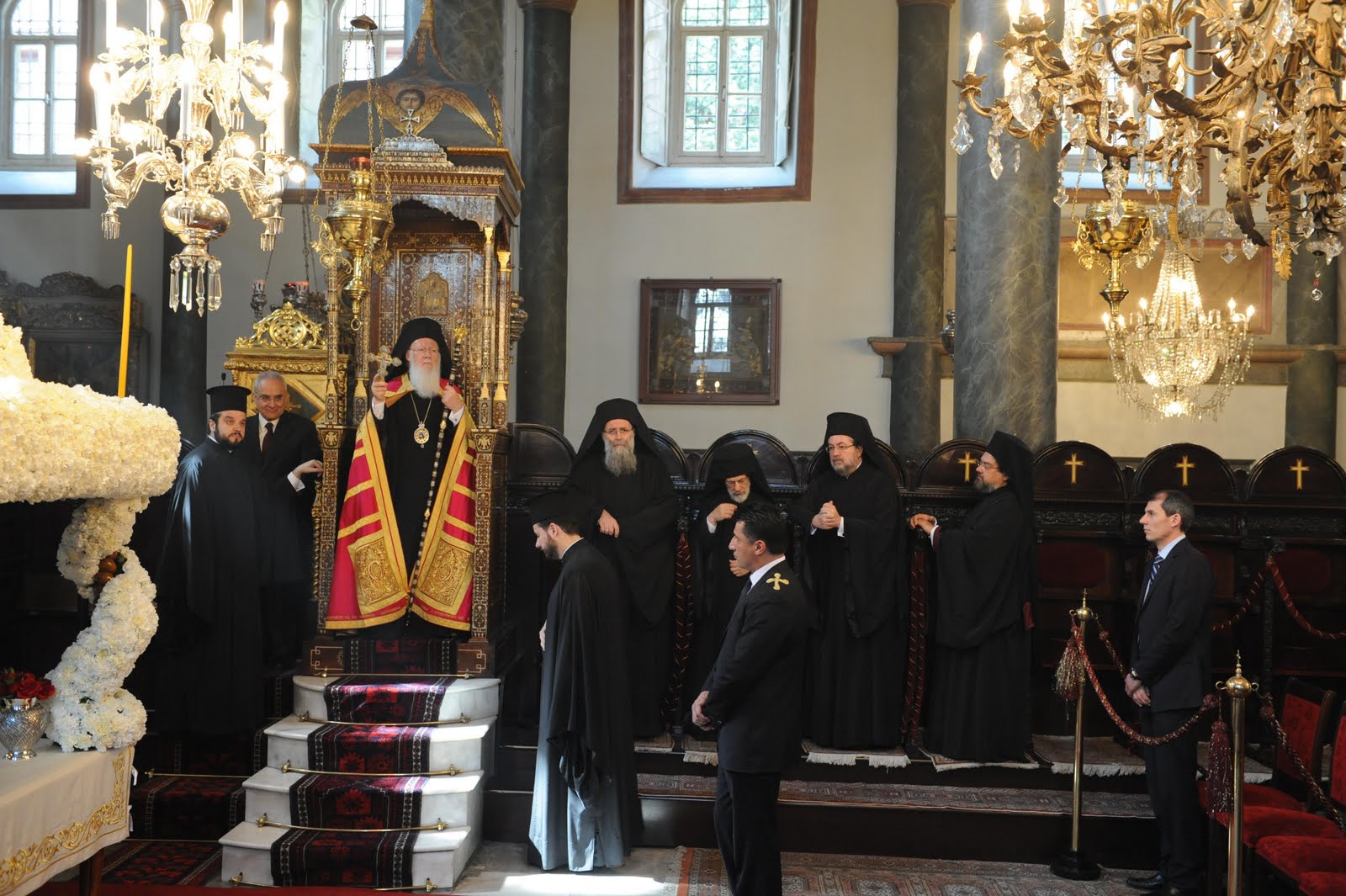 ΦΩΣ ΦΑΝΑΡΙΟΥ: Ο ΕΣΠΕΡΙΝΟΣ ΤΗΣ ΑΠΟΚΑΘΗΛΩΣΕΩΣ ΣΤΟ ΦΑΝΑΡΙ