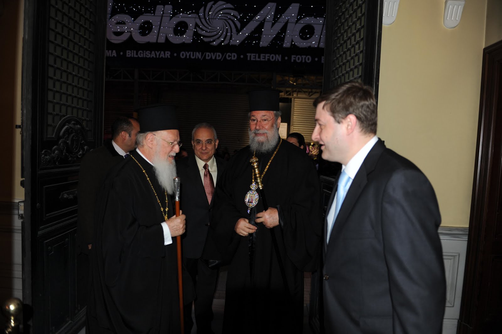 ΦΩΣ ΦΑΝΑΡΙΟΥ: ΤΟ ΔΕΙΠΝΟ ΣΤΟ ΓΕΝΙΚΟ ΠΡΟΞΕΝΕΙΟ ΤΗΣ ΕΛΛΑΔΟΣ ΣΤΗΝ ΠΟΛΗ ΠΡΟΣ ...