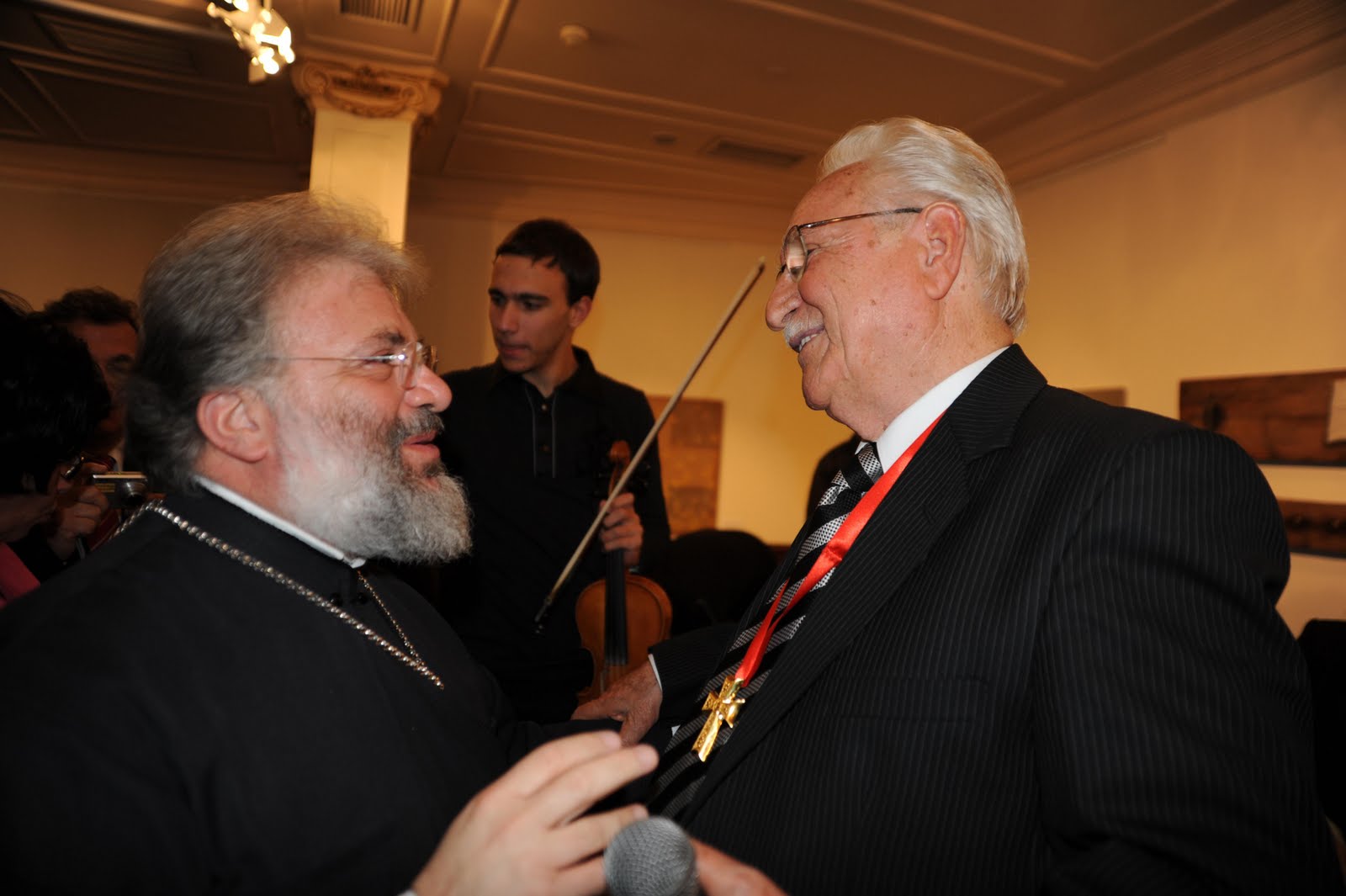 Ιδιωτική Οδός: Ο ΑΡΧΩΝ ΧΡΟΝΗΣ ΑΗΔΟΝΙΔΗΣ ΣΤΟ ΣΙΣΜΑΝΟΓΛΕΙΟ ΤΗΣ ΠΟΛΗΣ