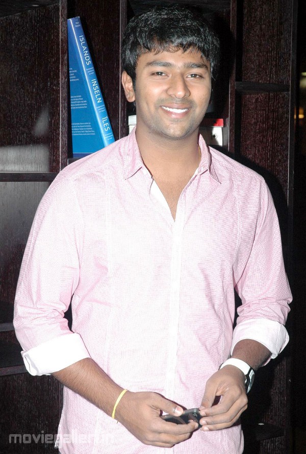 test: Shanthanu Bhagyaraj @ Blind Date Premiere show stills