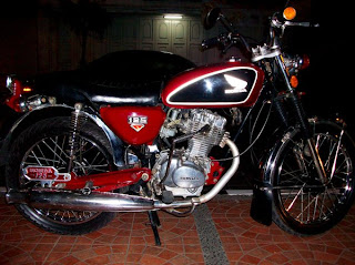 Motorcycle Performance: Honda CB 125 Old Motor classic