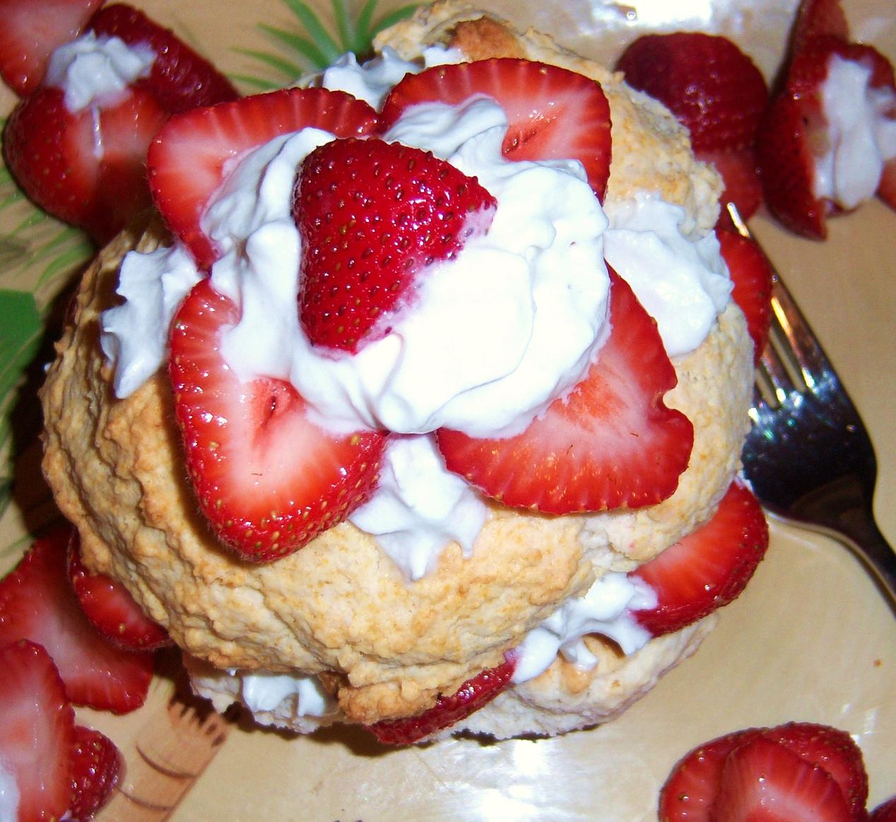 What's Cookin' Italian Style Cuisine: Old Fashioned Strawberry Shortcake