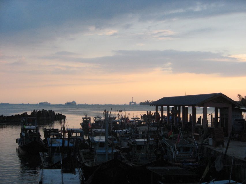 Pengerang Sea Shore: Walking Around Sungai Rengit...