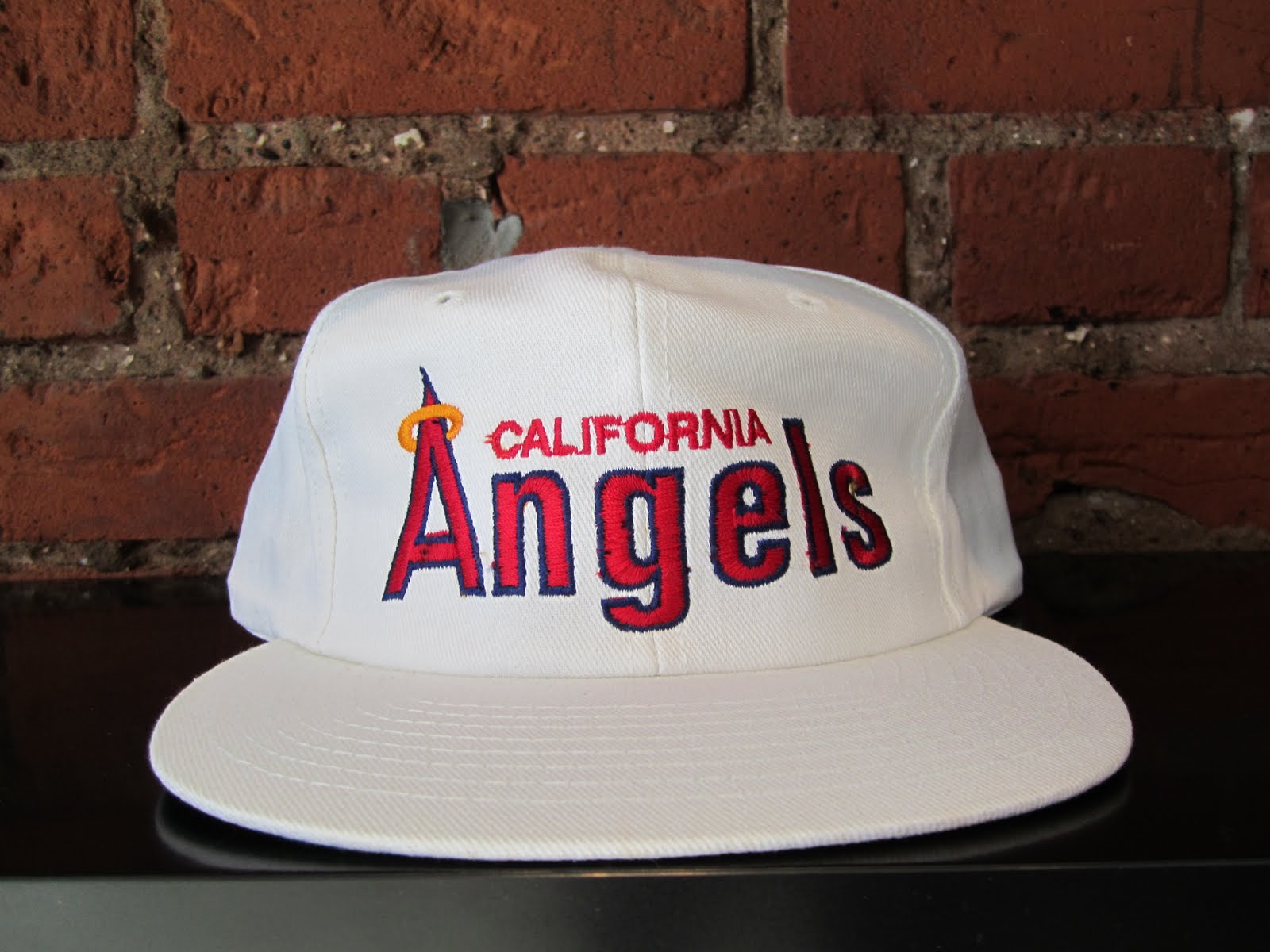 FLAT SPOT SKATE SHOP: VINTAGE SNAPBACKS HATS......