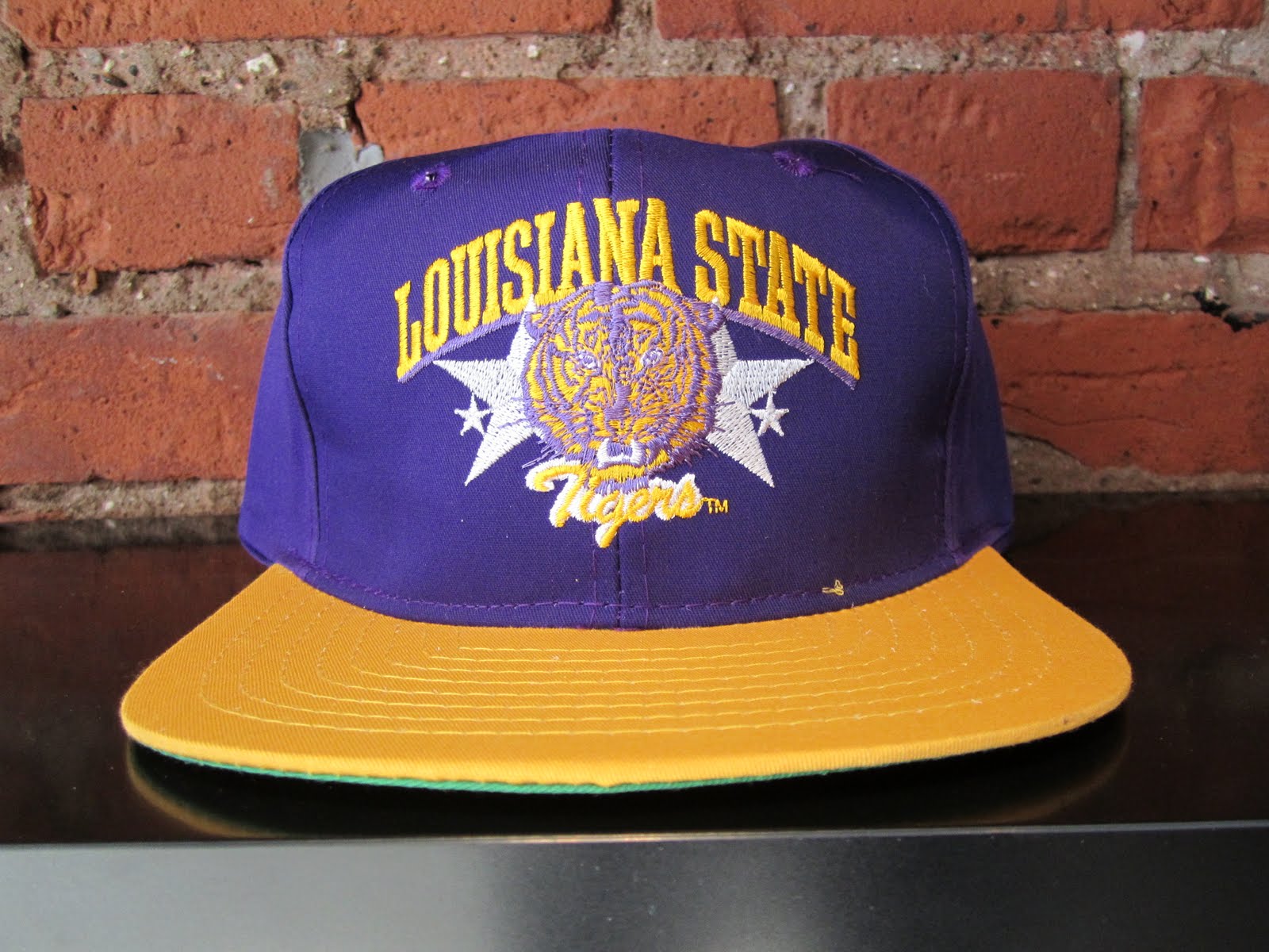 FLAT SPOT SKATE SHOP: VINTAGE SNAPBACKS HATS......