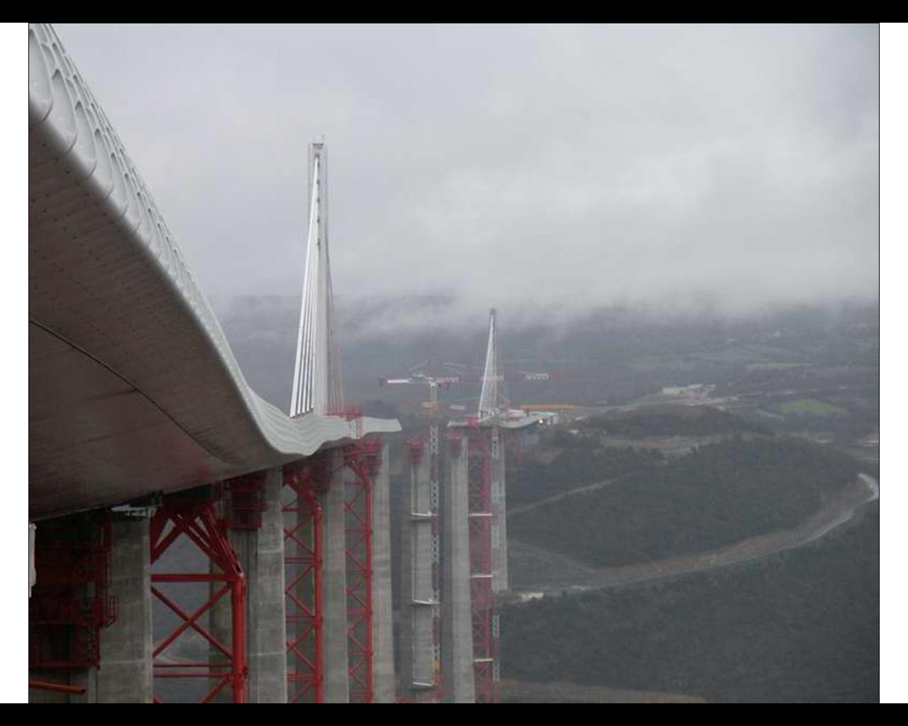 buldjr: El viaducto de Millau, obra arquitectonica moderna,