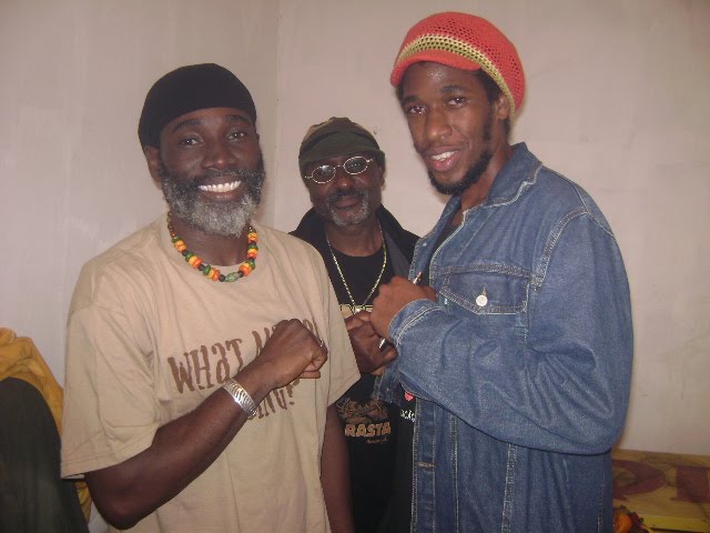 RAS TONTON FYA BURNING: Entrevista com Vaughn Benjamin, vocal do Midnite