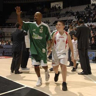 The Hoop: Napoli signed Travis Best