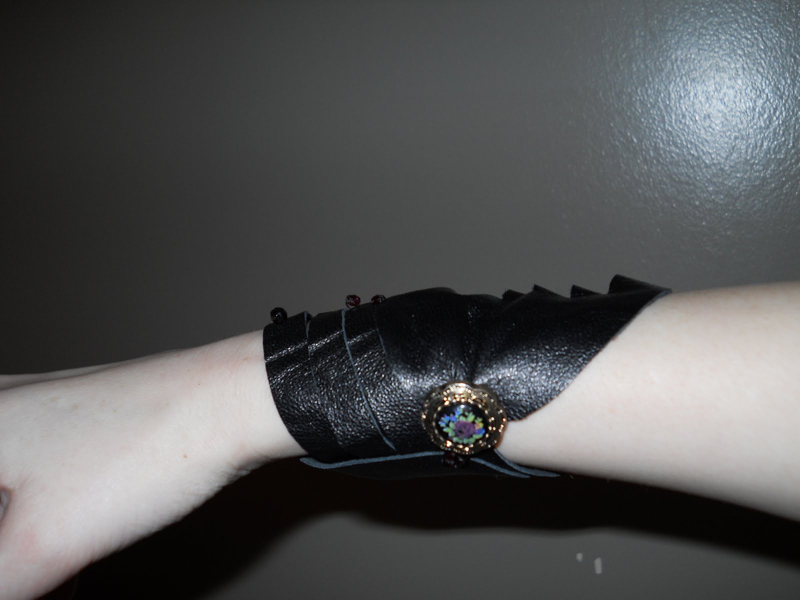 La Bouilloire Noire: DiY Leather Cuff