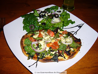 Les gourmandises de Dionysus: Pizza grecque avec épinards, féta et olives