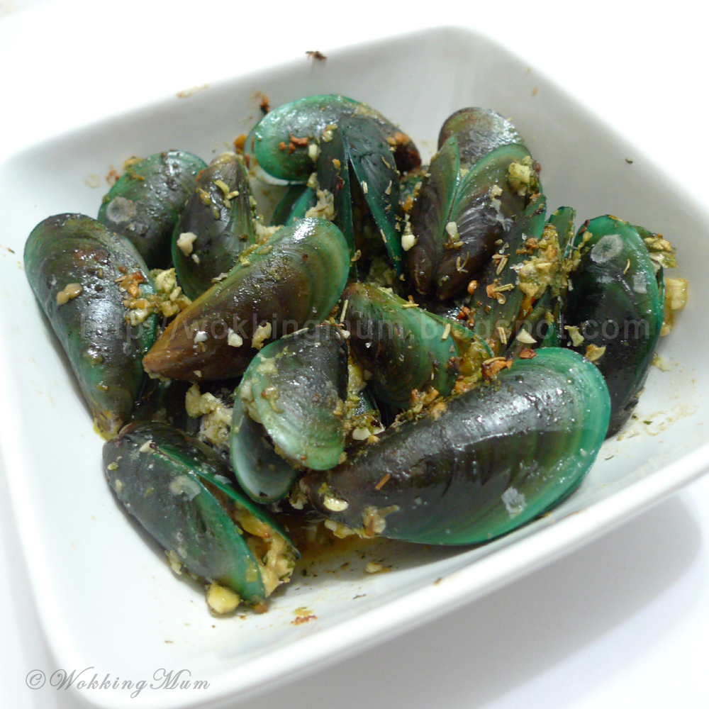 Let's get Wokking!: Baked Mussels in Garlic Butter 奶油蒜烤青口 | Singapore ...