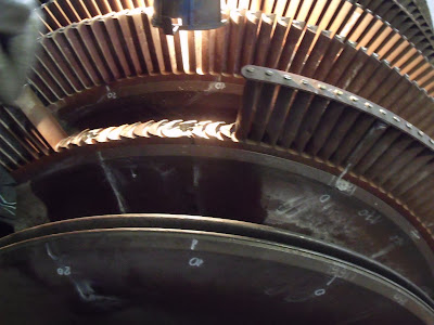steam turbines repair: IP rotor blades removal - 150 MW turbine
