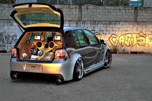 Planeta Automotivo: Golf Tunado com Forte som Automotivo