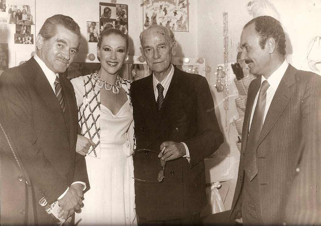 istorikesphotografies ΙΣΤΟΡΙΚΕΣ ΦΩΤΟΓΡΑΦΙΕΣ: ΟΙ ΠΟΛΙΤΙΚΟΙ ΔΙΠΛΑ ΣΤΗΝ ΤΕΧΝΗ