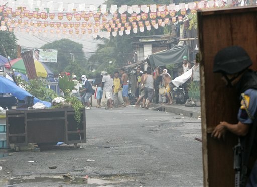 SOLYMONE BLOG: THOUSANDS OF SQUATTERS IN MANILA BLOCK MAJOR HIGHWAY