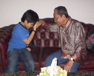 ~ Life in Indonesia ~: Respecting an Elder
