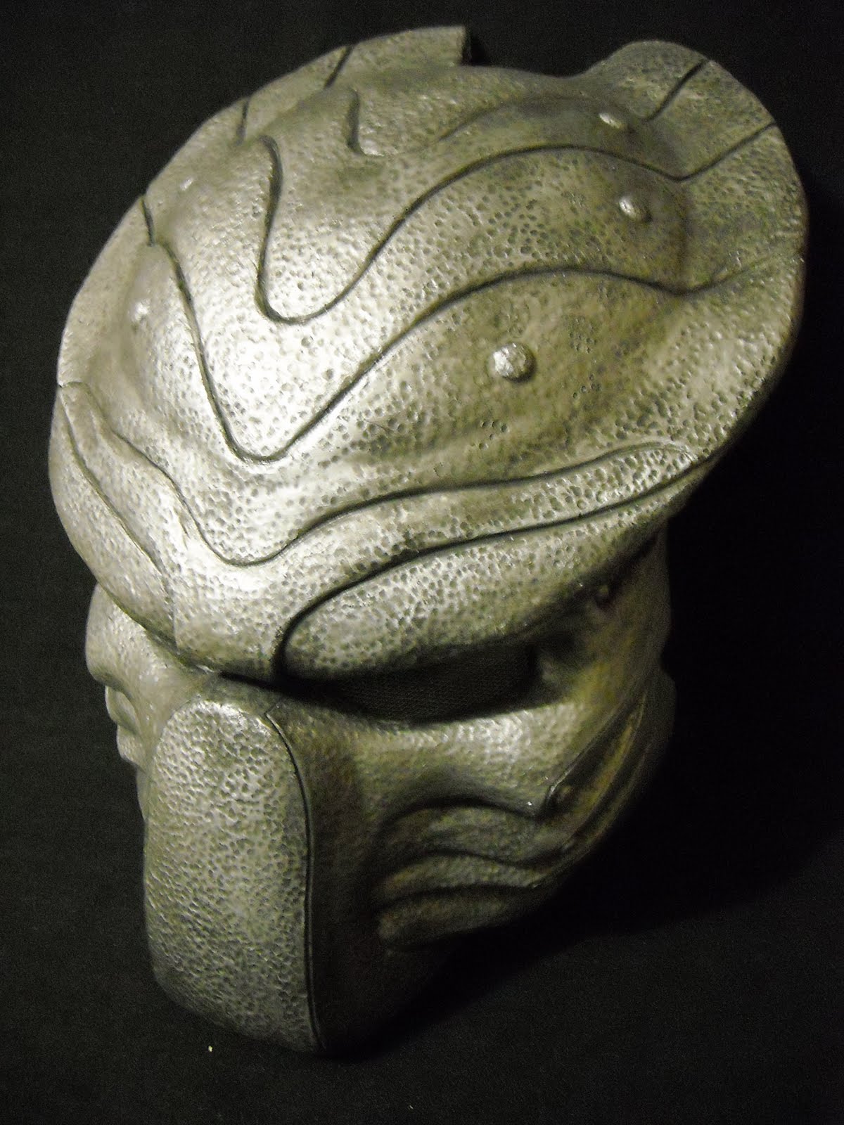 Alejandro Grisolio: Máscara Depredador Chopper Avp I