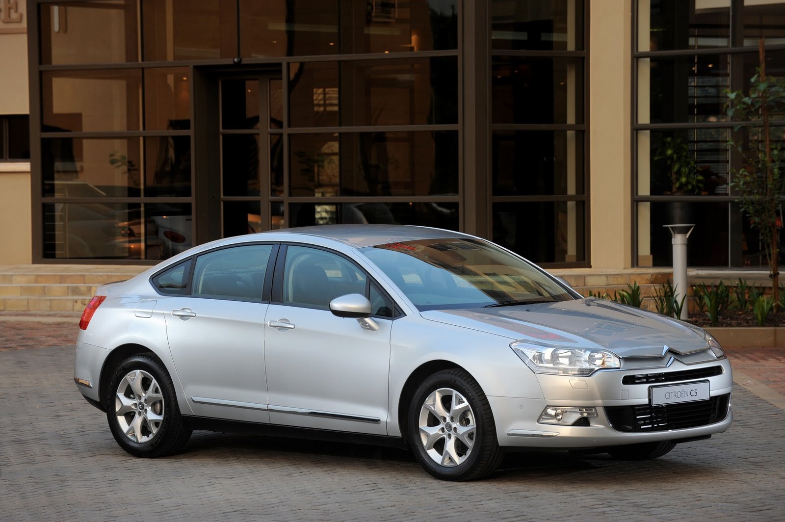 IN4RIDE: TURBO POWERED PETROL CITROEN C5 ANNOUNCED