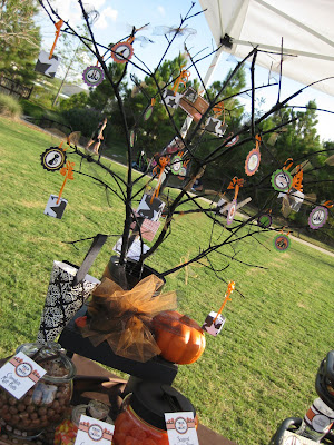 Crafty Chic Mommy: DIY SPOOKY HALLOWEEN TREE