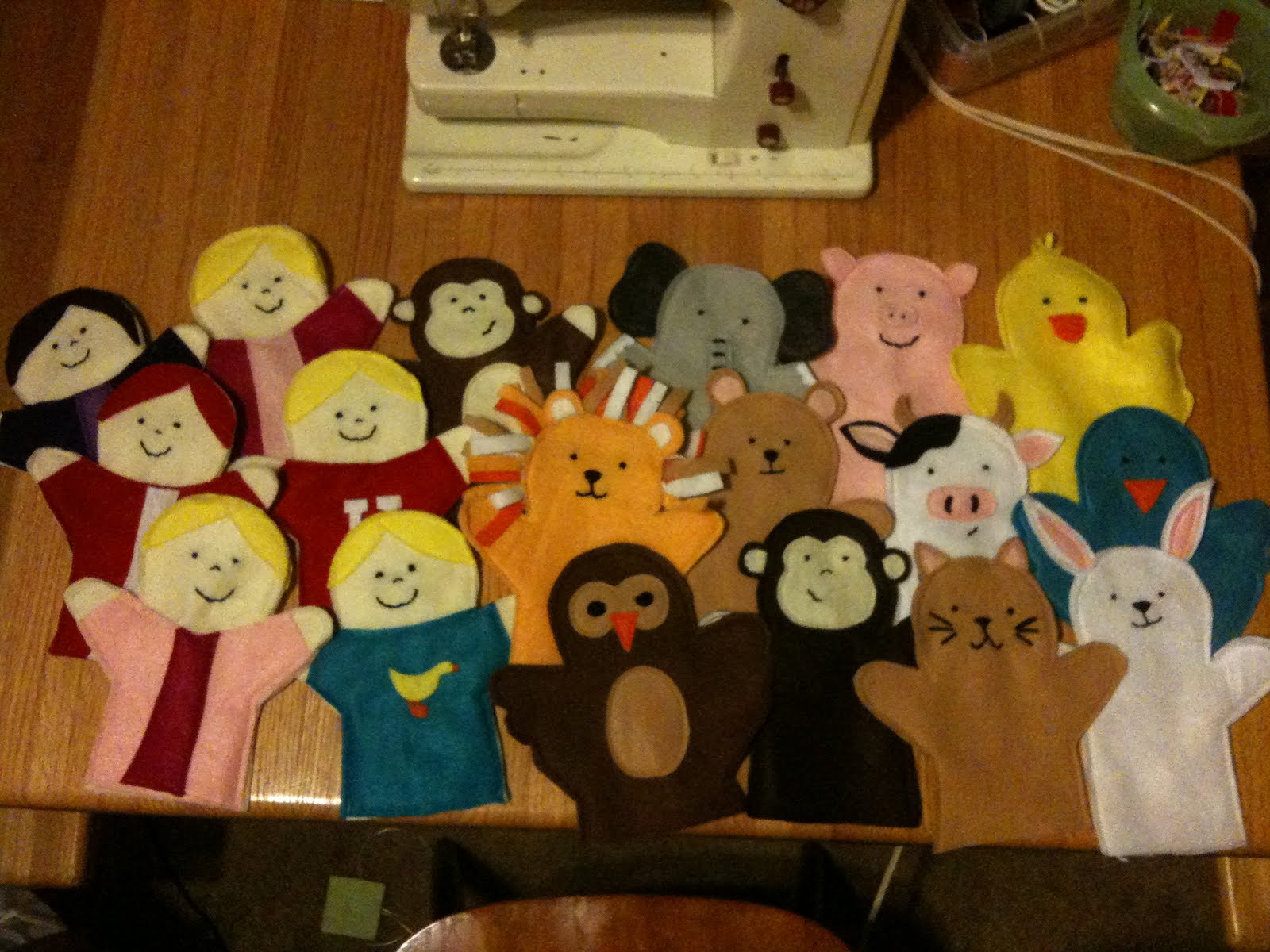 I'm Thinking...: Felt Hand Puppets