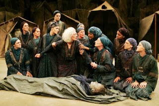 C A S A N D R A: LAS TROYANAS