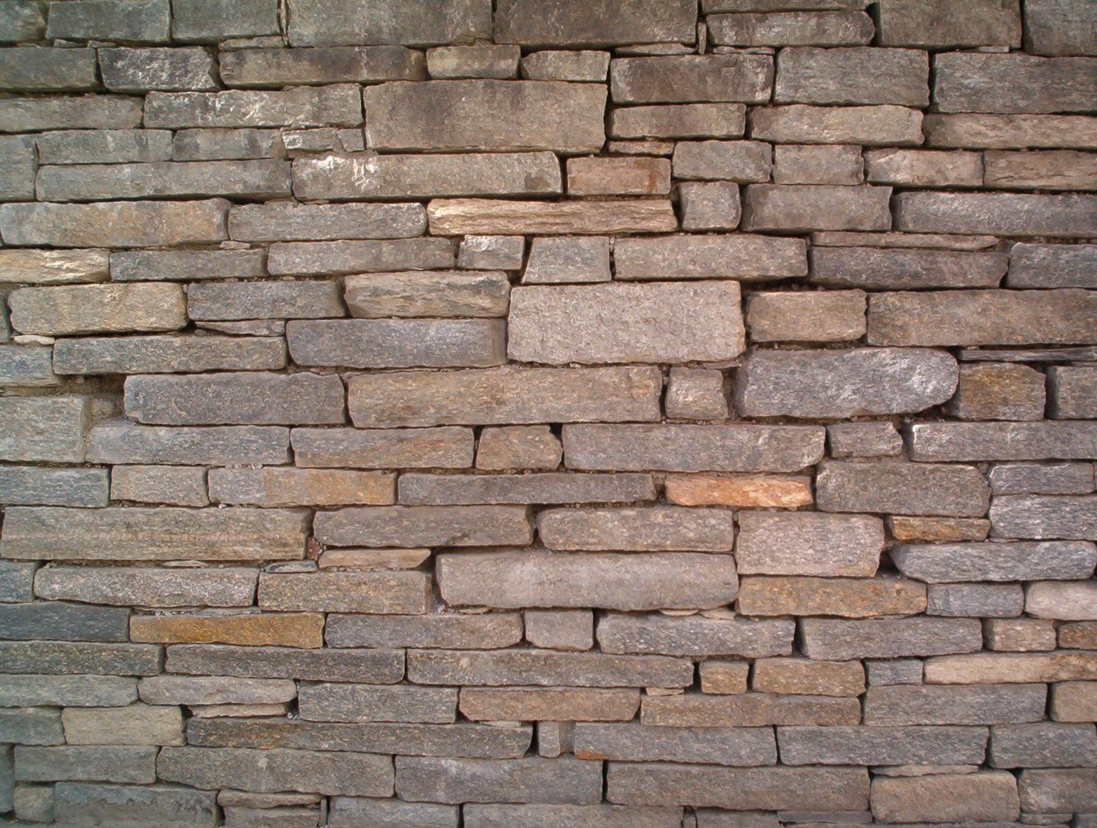 Siempre queda sitio para...: Tender puentes, levantar muros