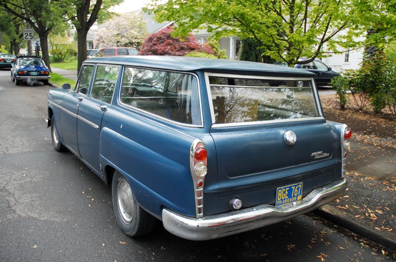 OLD PARKED CARS.: 1964 Checker Marathon Wagon.